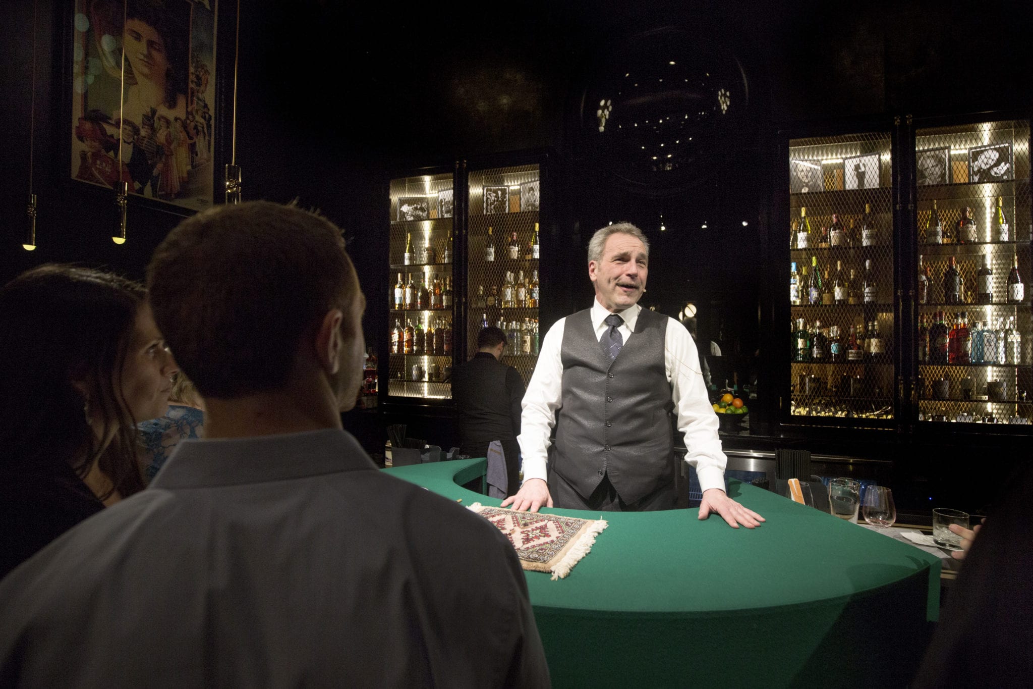 3 Reasons Why Chicago Magic Lounge is One Place You Have to See ...